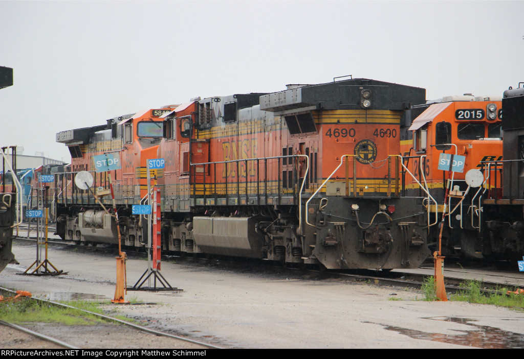 BNSF 4690 & BNSF 5840